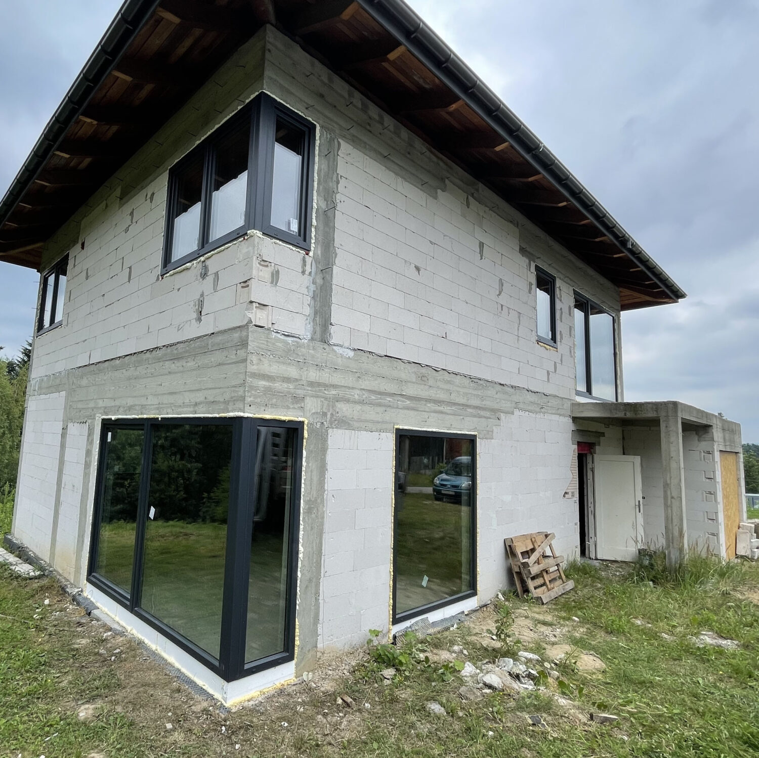 Projects | A modern single-family house outside the city | Feneste